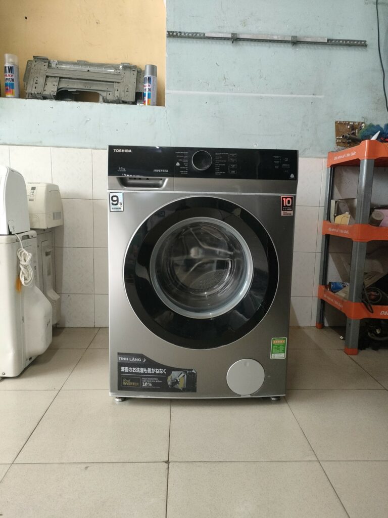 Máy giặt Toshiba inverter 9.5kg - Ngoại hình đẹp 90%